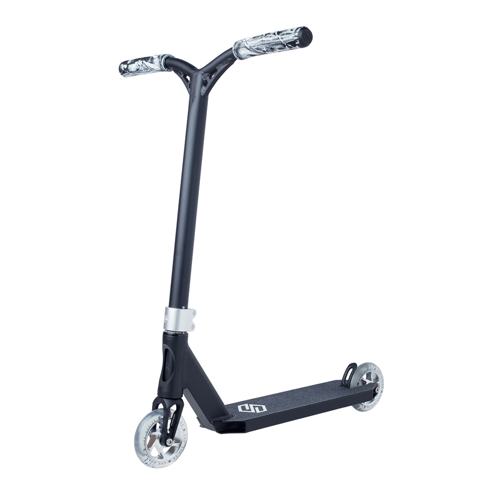 Trotineta Striker Lux Youth Clear/Silver - Skates.ro